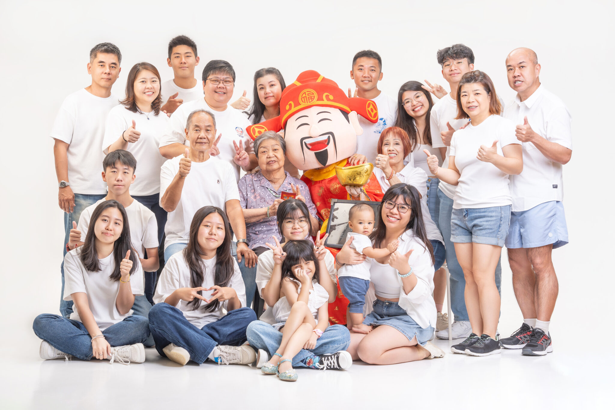 Professional Family Photoshoot Studio in Singapore Fr $297
